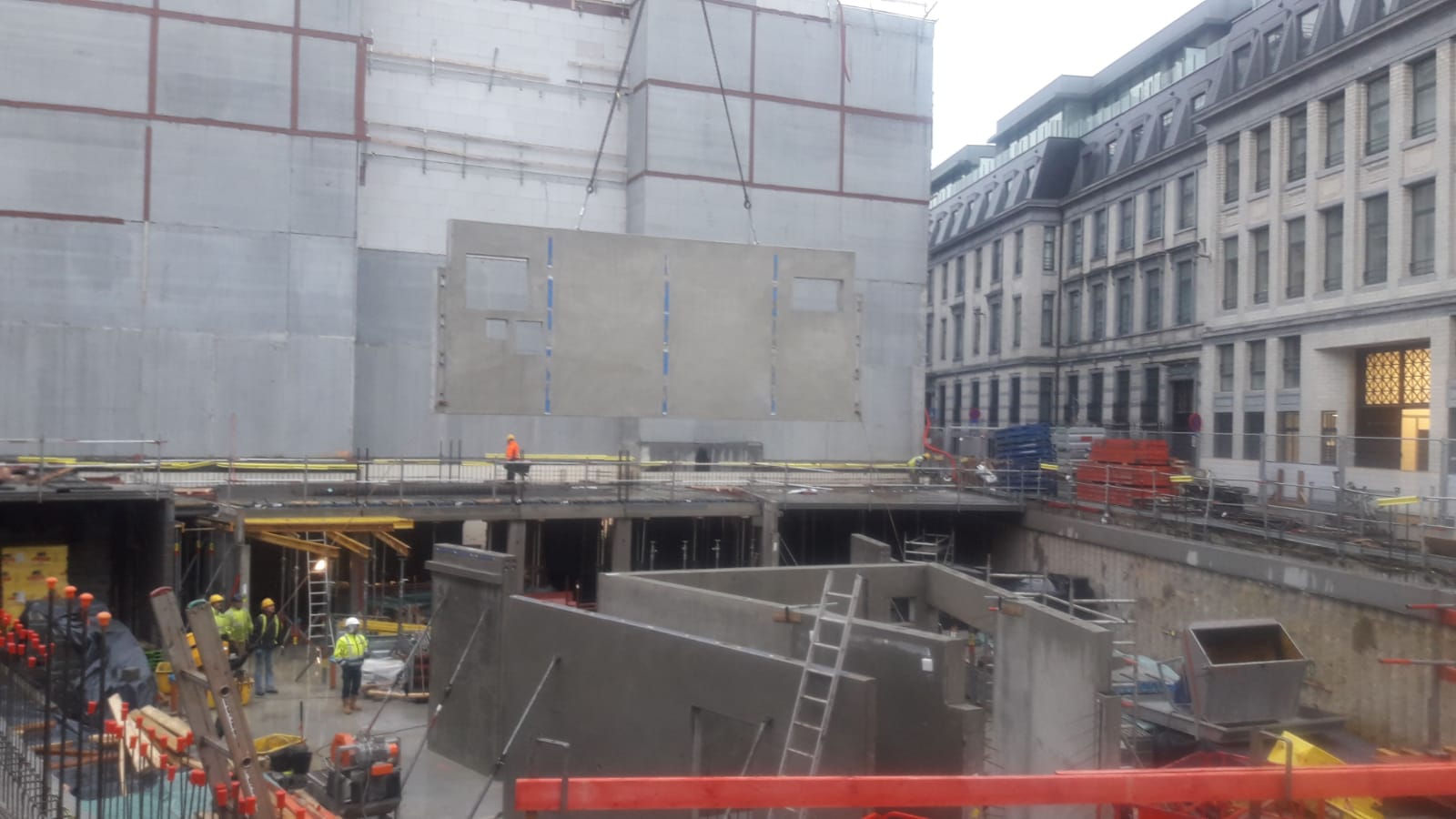 Continuous flow in prefab building